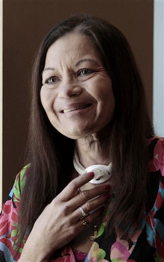 Woman can speak again after voice box transplant